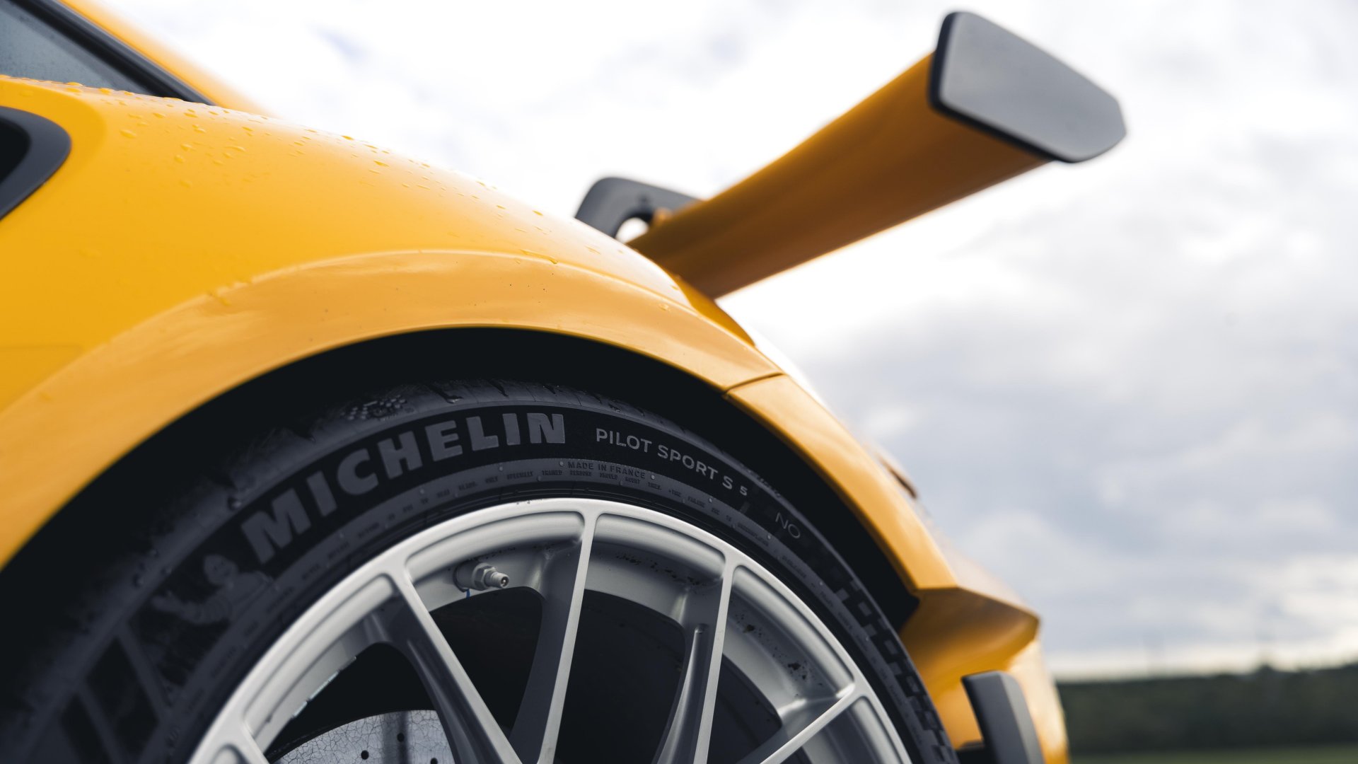 Porsche and Michelin Extend Track-Day Season with New Wet Tyre